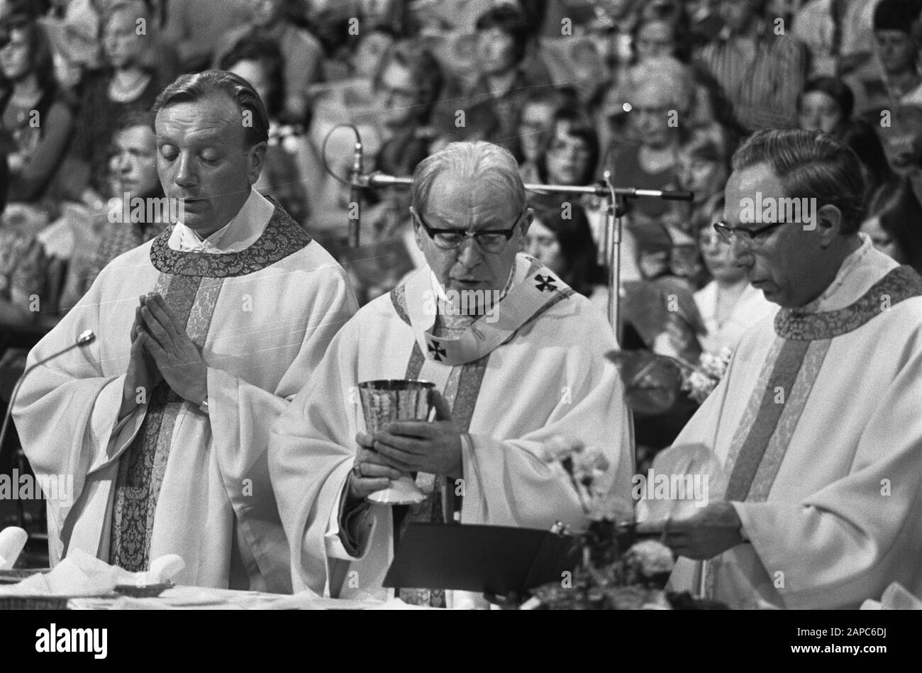 The institution of the eucharist Black and White Stock Photos & Images ...