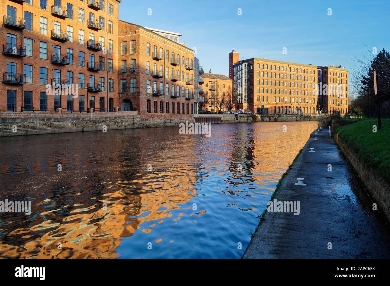 UK,West Yorkshire,Leeds,River Aire at Rose Wharf Stock Photo - Alamy