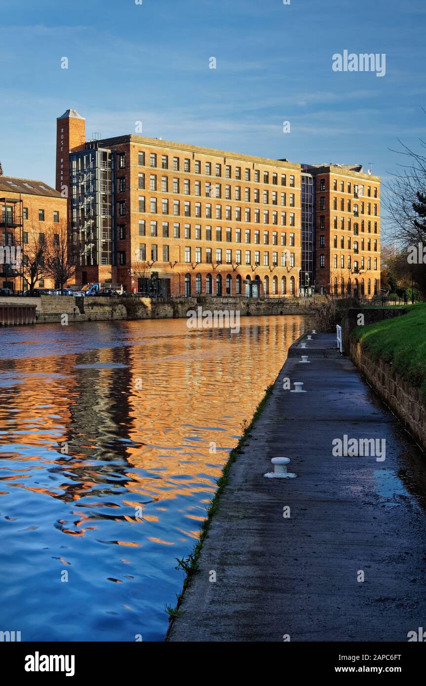 UK,West Yorkshire,Leeds,River Aire at Rose Wharf Stock Photo - Alamy
