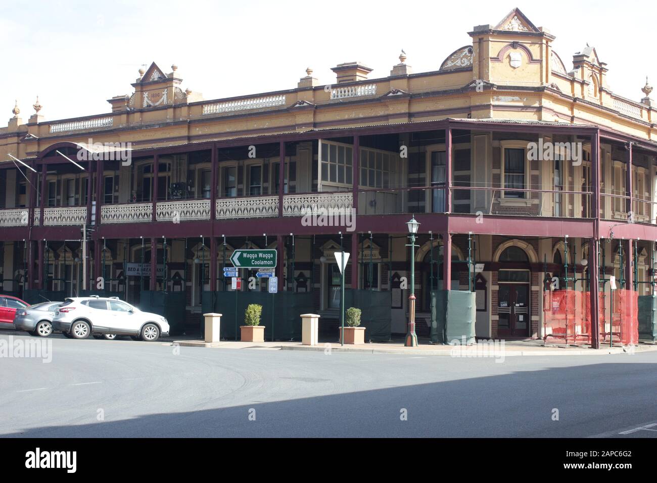 Classic old aussie pub hi-res stock photography and images - Alamy