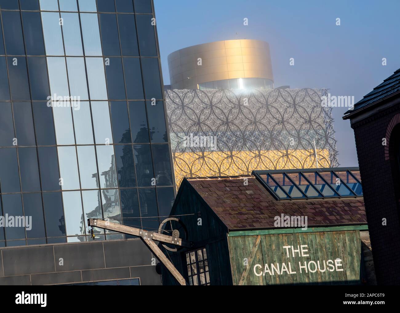 The new Library of Birmingham surrounded by winter mist, Birmingham ...