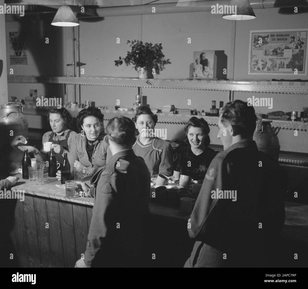 ARMY [Army] Anefo London series Description: A good time in the canteen ...