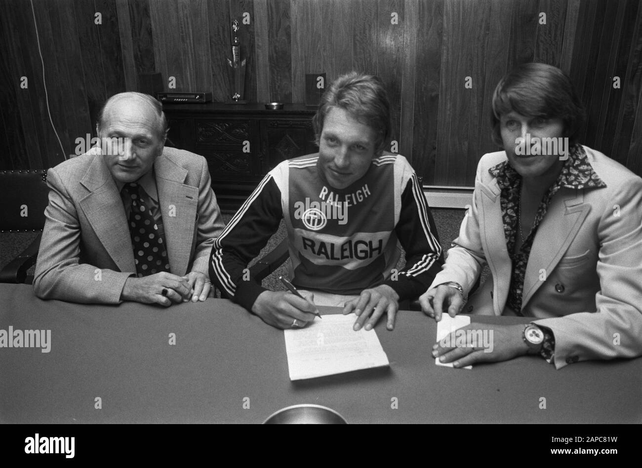 Peter ton hi-res stock photography and images - Alamy