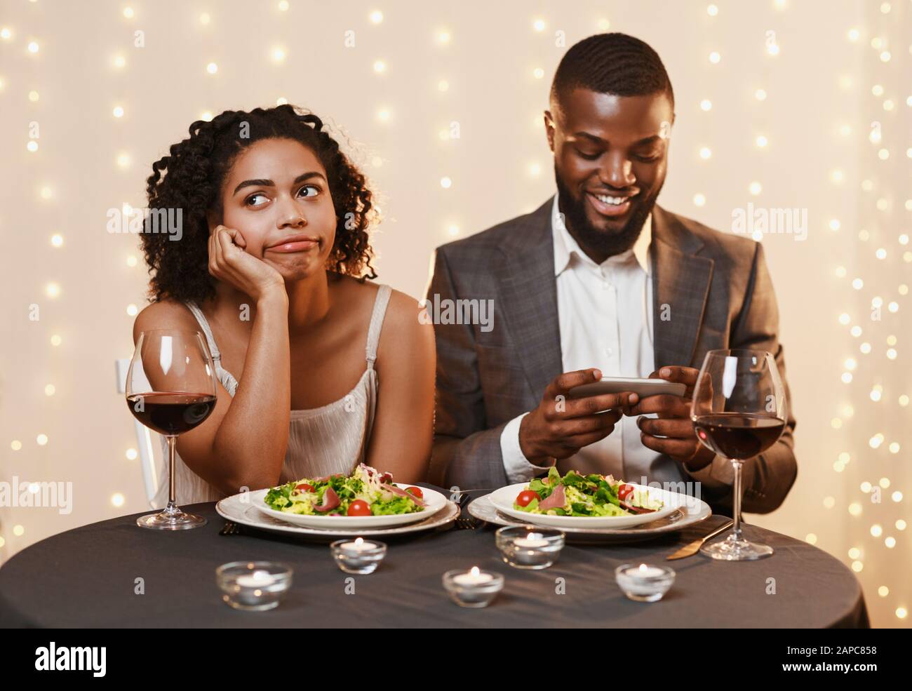 Angry couple restaurant hi-res stock photography and images - Alamy