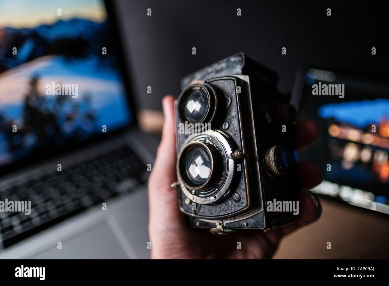 rolleiflex vintage camera Stock Photo - Alamy