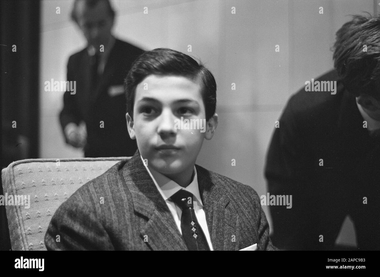 Arrival 15 year old singer robertino hi-res stock photography and ...