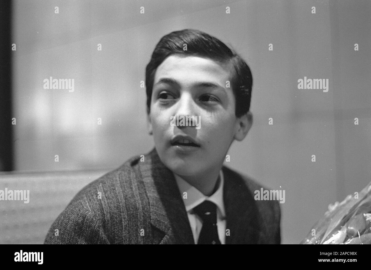 Arrival 15 year old singer robertino hi-res stock photography and ...