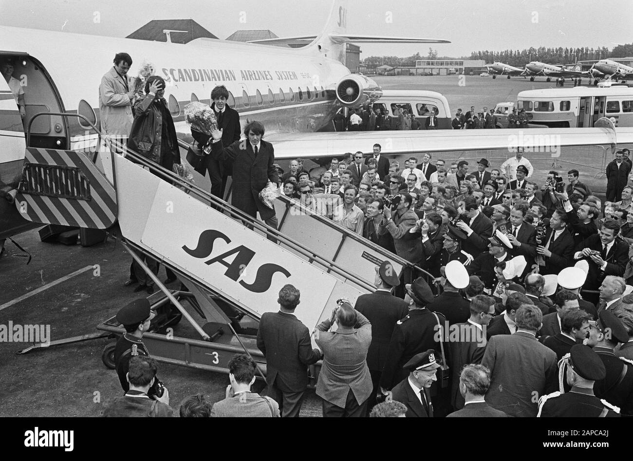 Beatles 1964 airport hi-res stock photography and images - Alamy