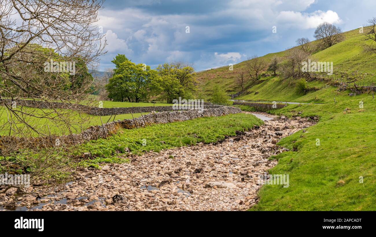 Yorkshire Dales landscape with the River Wharfe in Deepdale, North ...