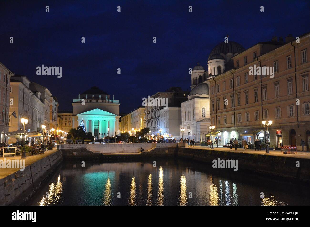 Trieste, Italien: Hafenstadt an der Adria: Canale Grande, katholische ...