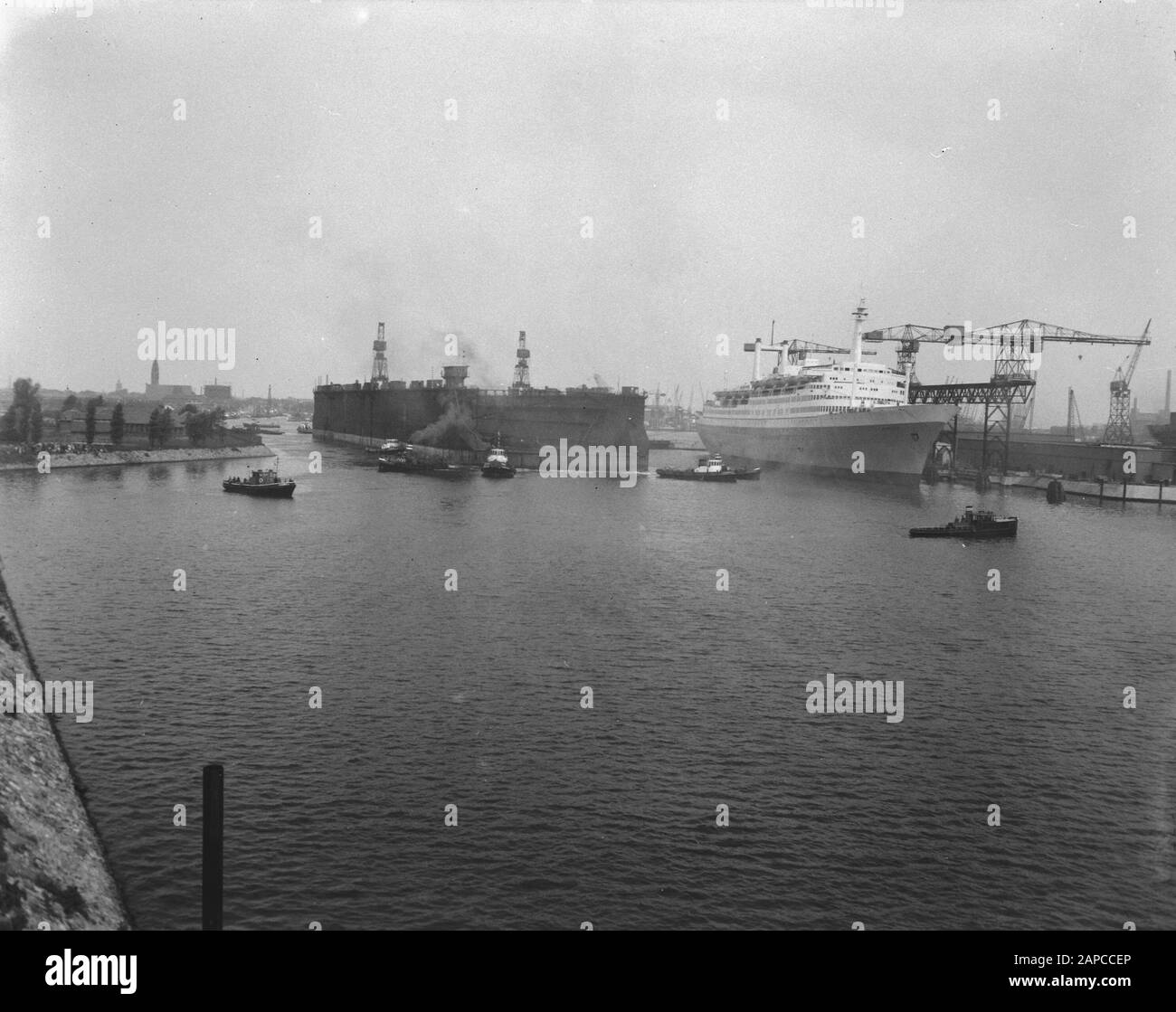 Giant dock destined hi-res stock photography and images - Alamy