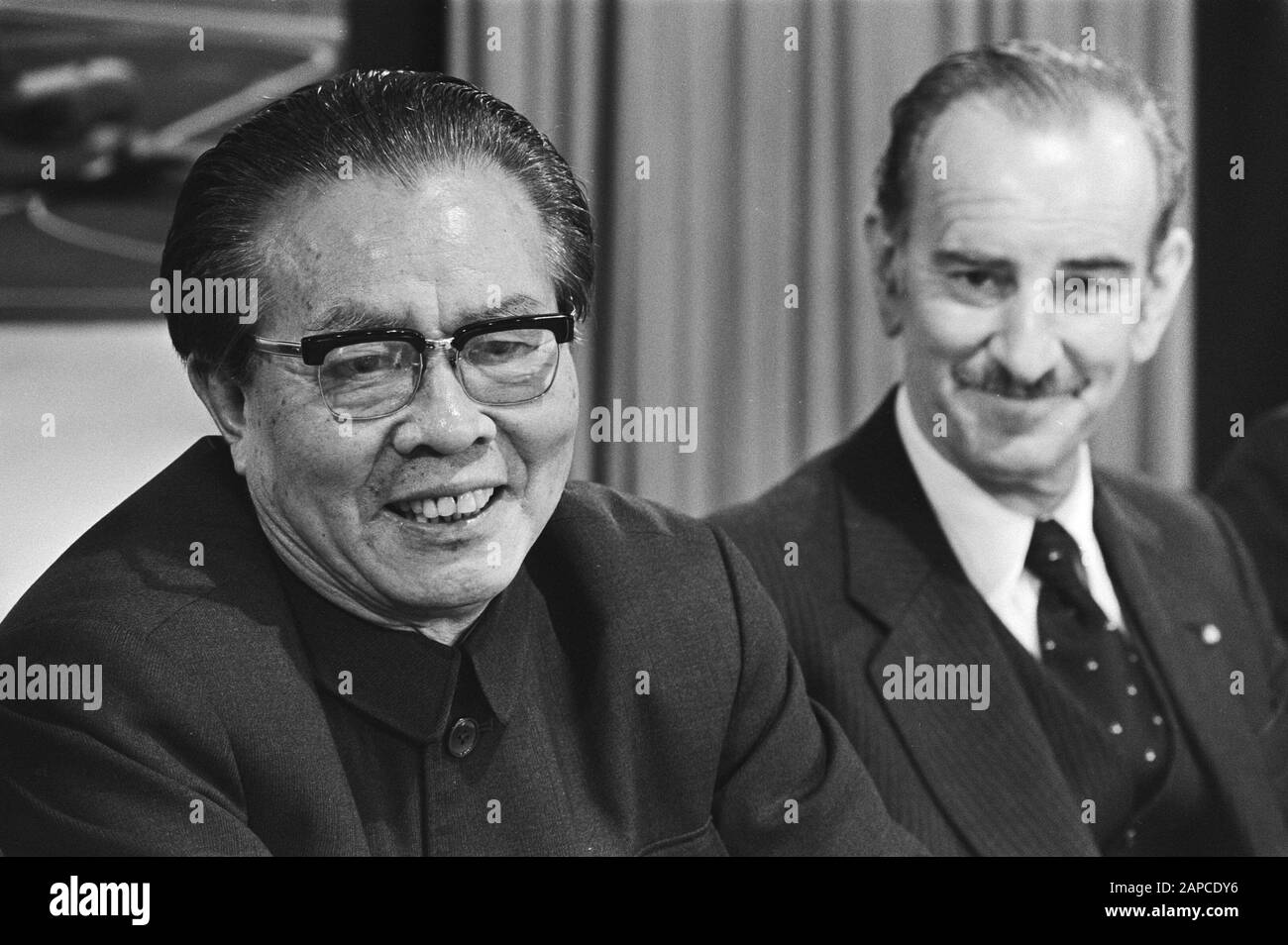 Foreign affairs china huang hua hi-res stock photography and images - Alamy