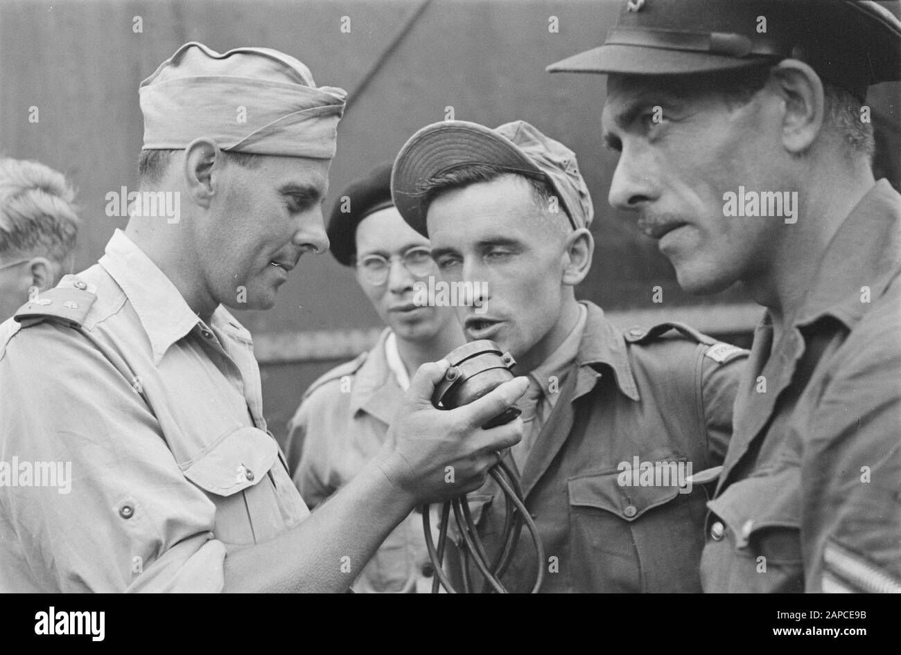 Interviews soldier hi-res stock photography and images - Alamy