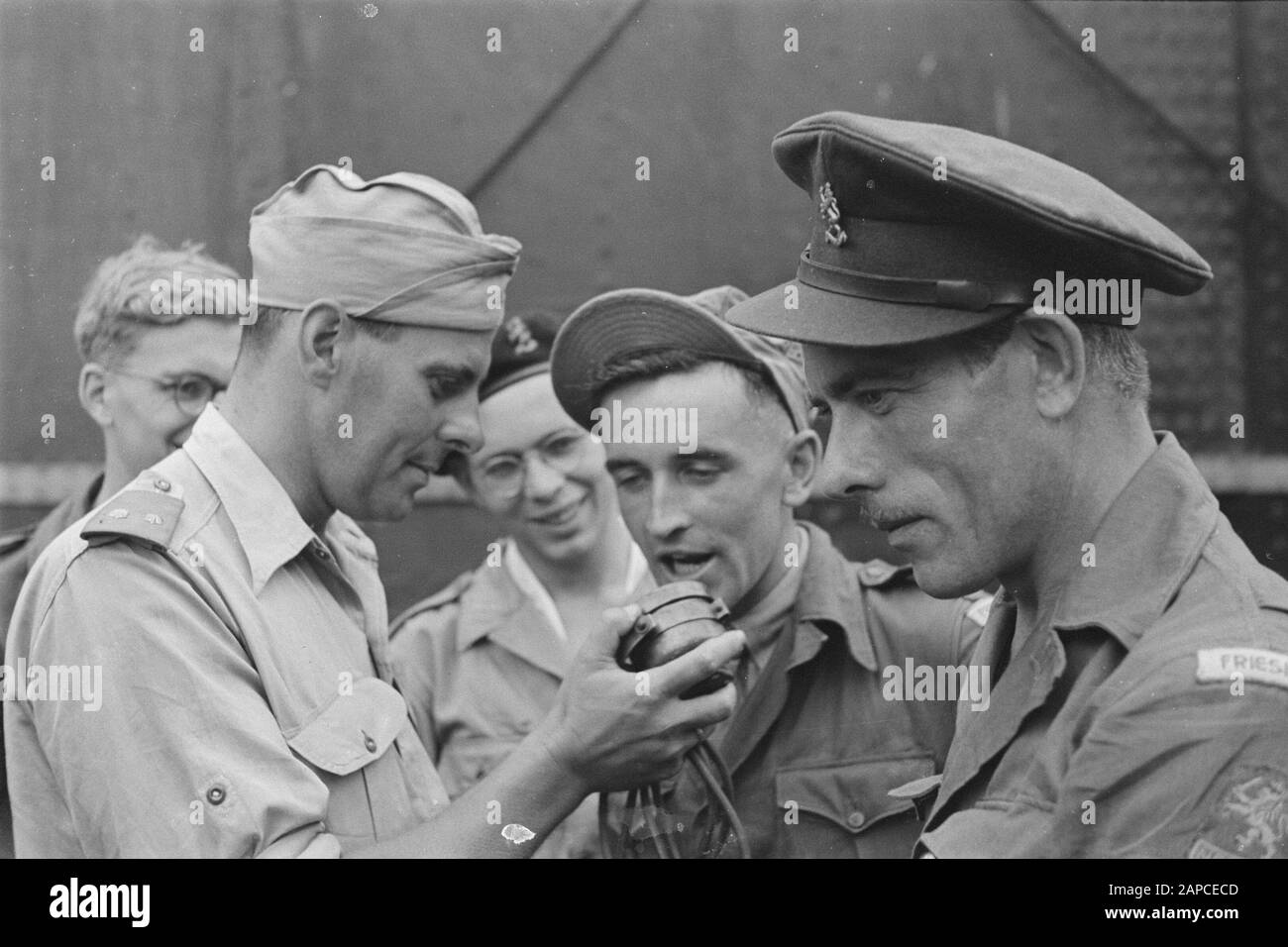 Interviews soldier hi-res stock photography and images - Alamy