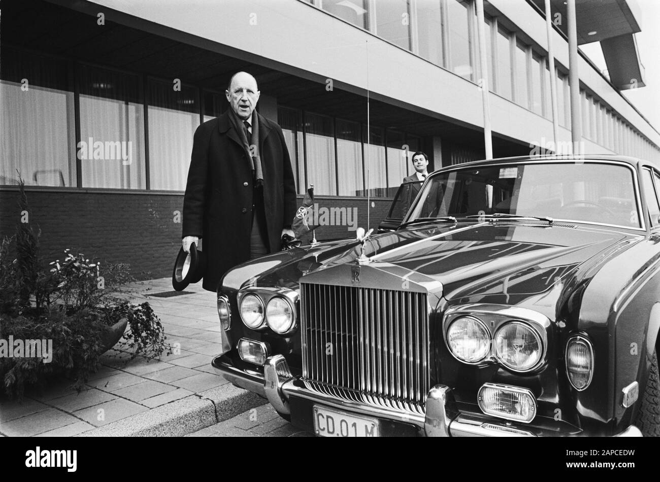 Arrival NATO Secretary Luns at Schiphol; Luns at his Rolls Royce ...