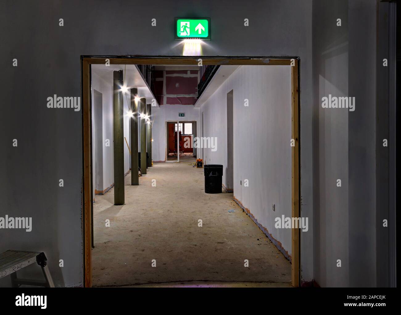 Fire escape sign hi-res stock photography and images - Alamy