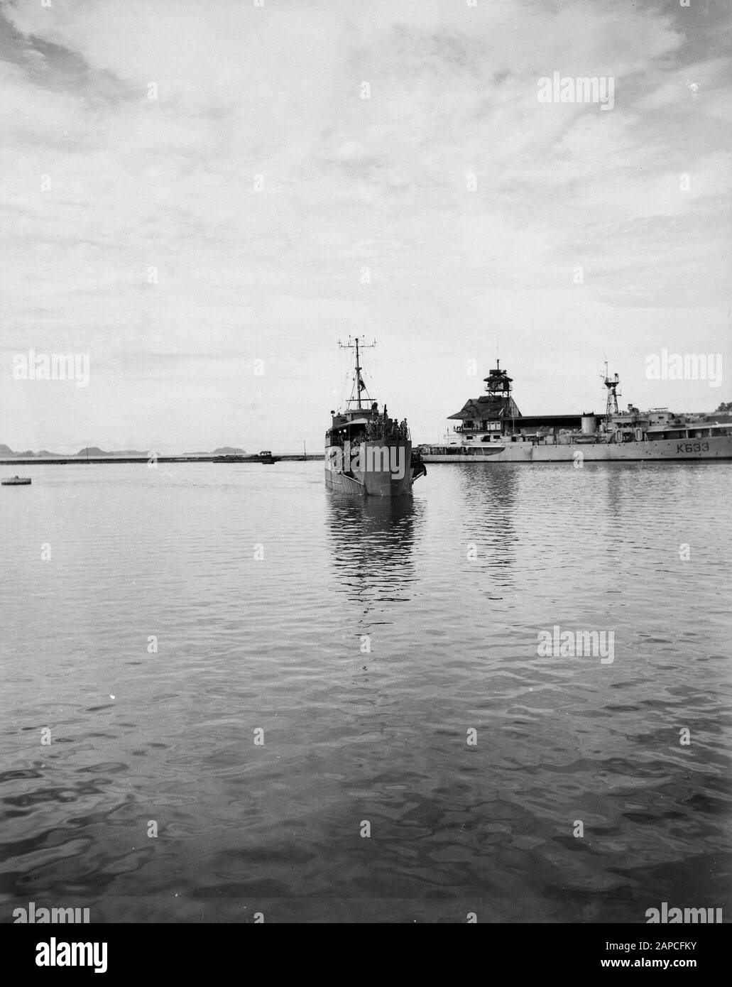 British warship hms hi-res stock photography and images - Alamy