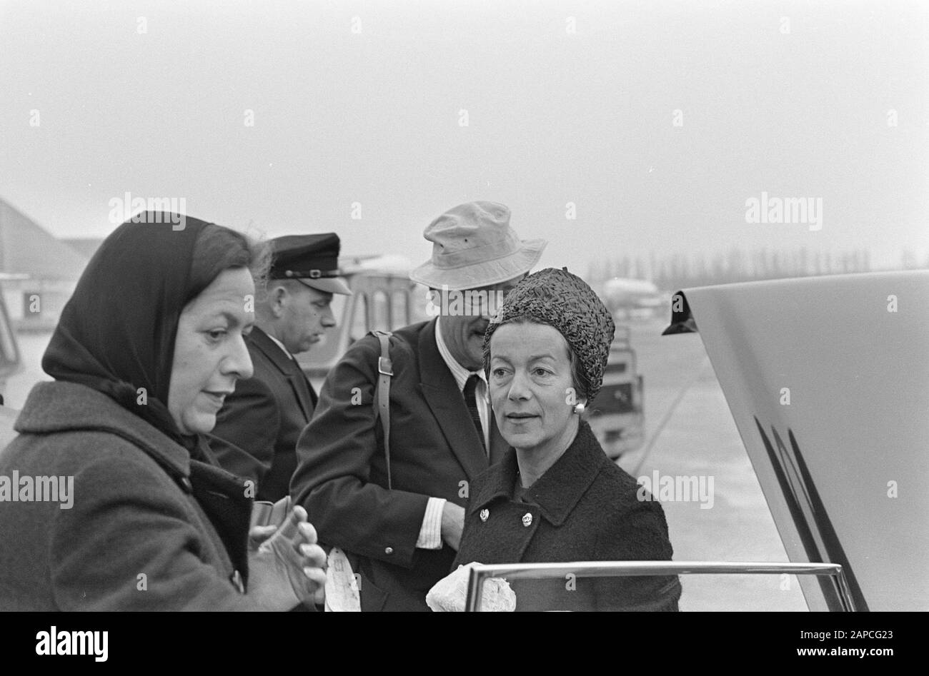 Arrival prince Aschwin and princess Simone at Schiphol Date: March 2 ...