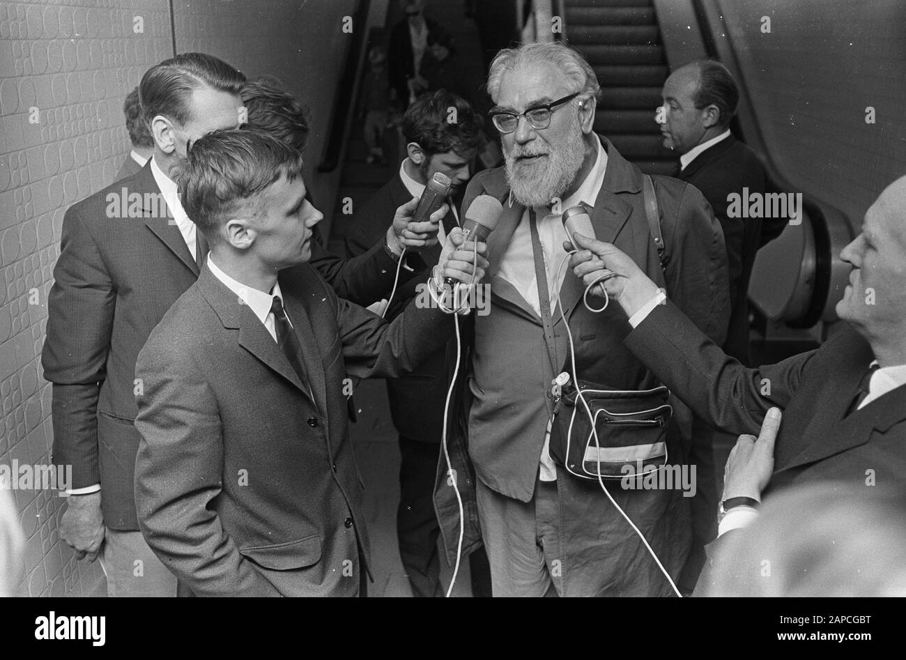 Middle east reports hi-res stock photography and images - Alamy