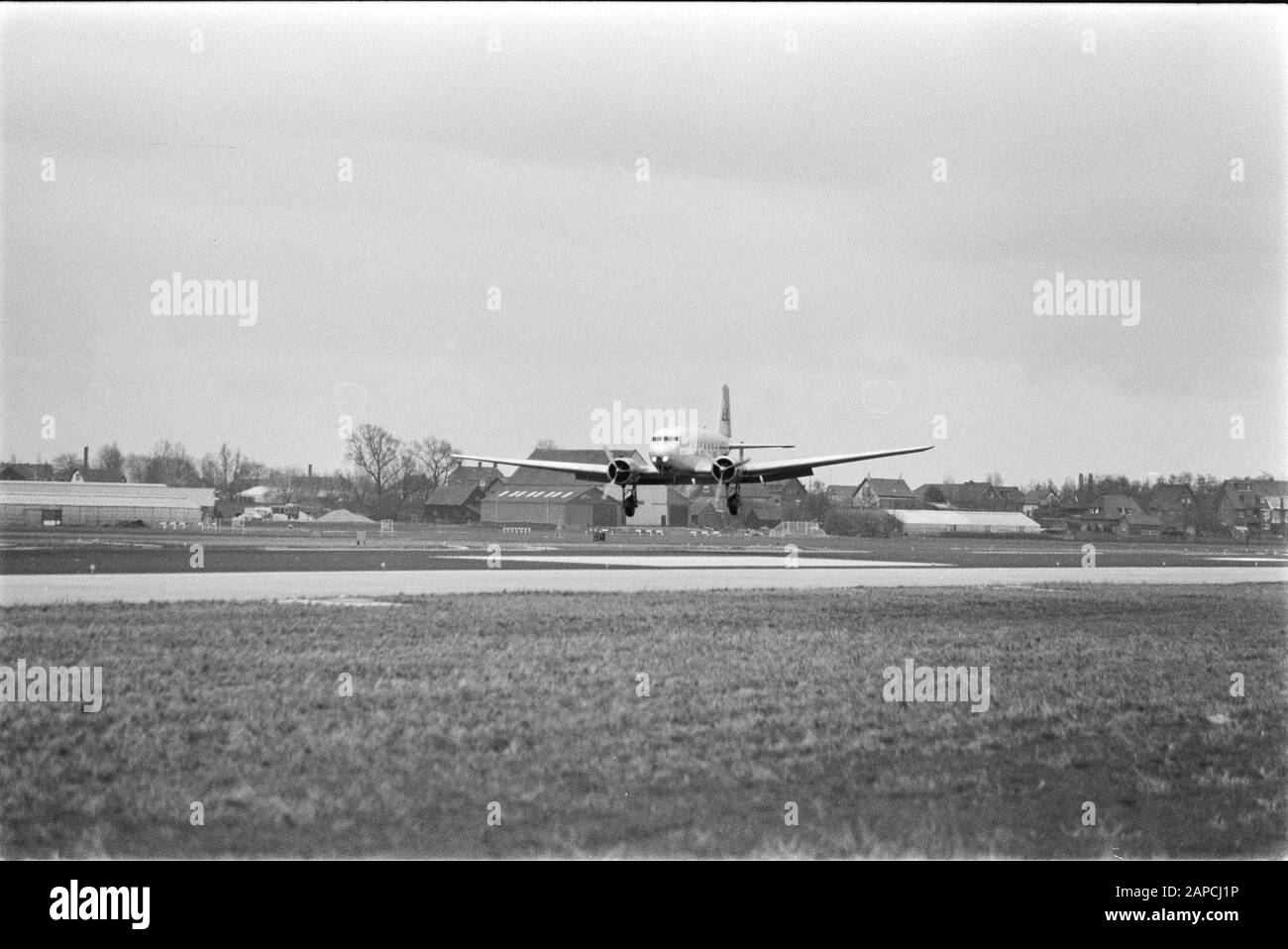 Aircraft breakdown Black and White Stock Photos & Images - Alamy