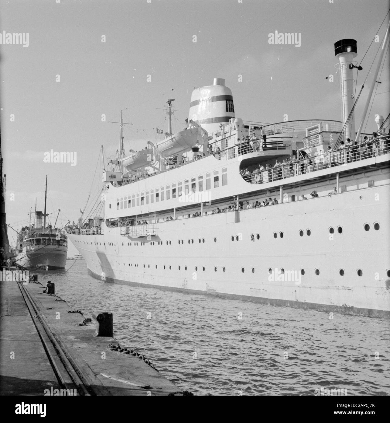 Israel 1964-1965: Haifa, arrival of passenger ships Description ...