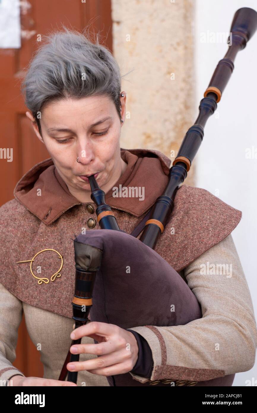 PADERNE, PORTUGAL - January 1st, 2020: Medieval costume characters in ...