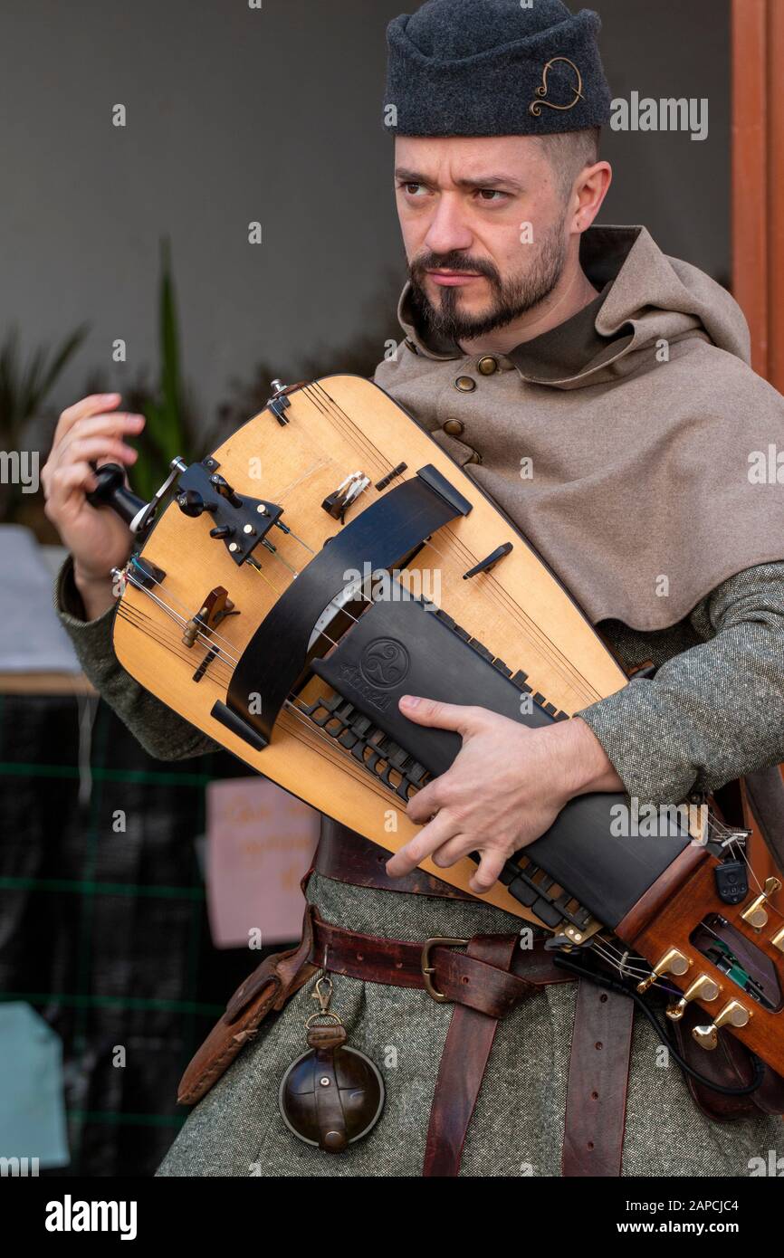 PADERNE, PORTUGAL - January 1st, 2020: Medieval costume characters in ...