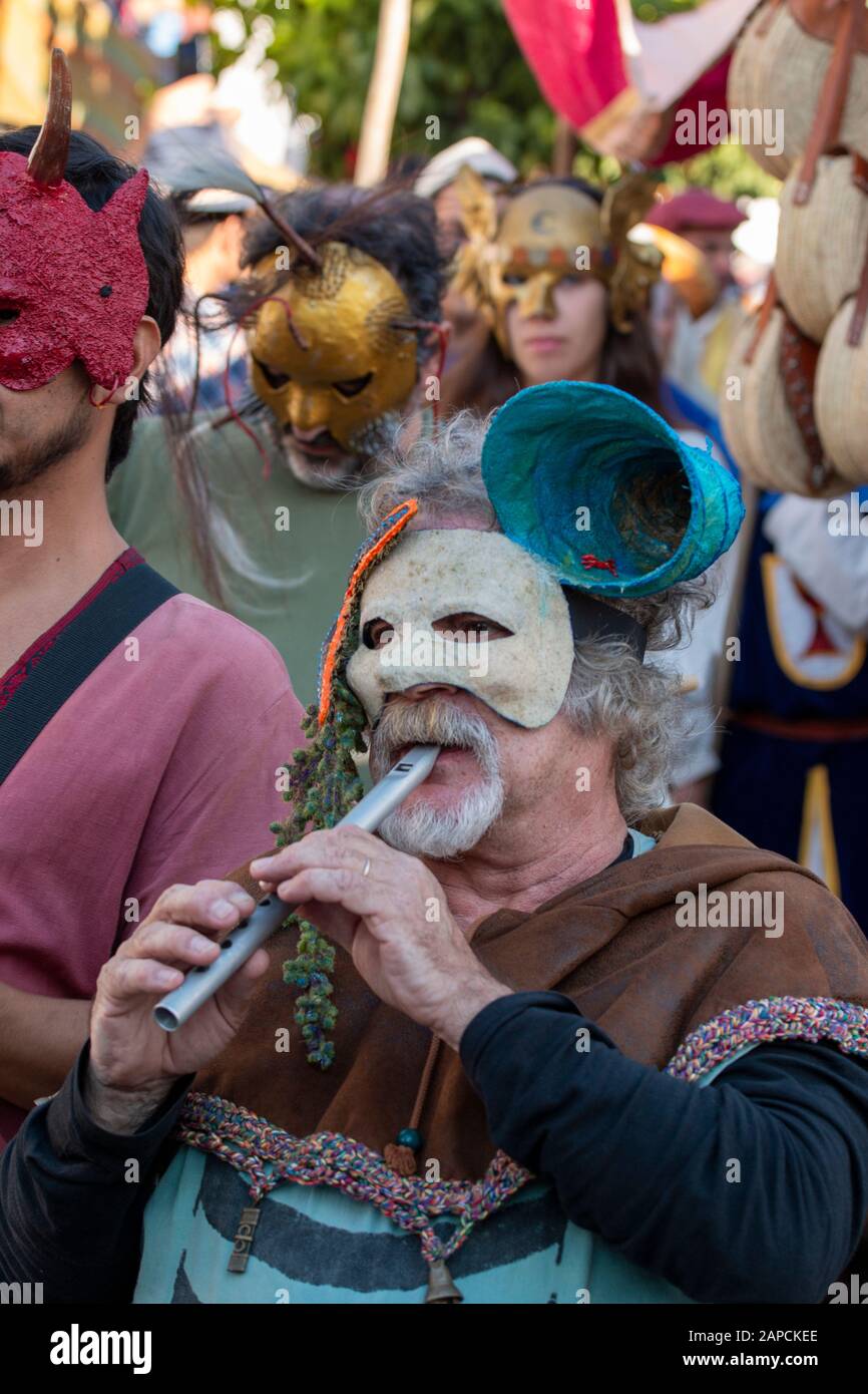 PADERNE, PORTUGAL - January 1st, 2020: Medieval costume characters in ...
