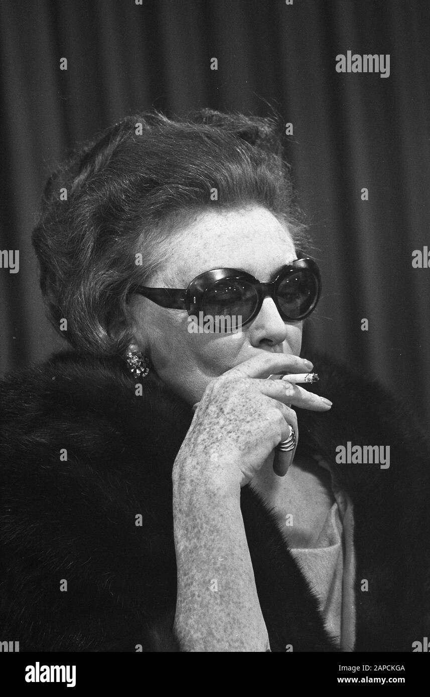 Arrival Zarah Leander (singer) at Schiphol Airport. Zarah Leander Date ...