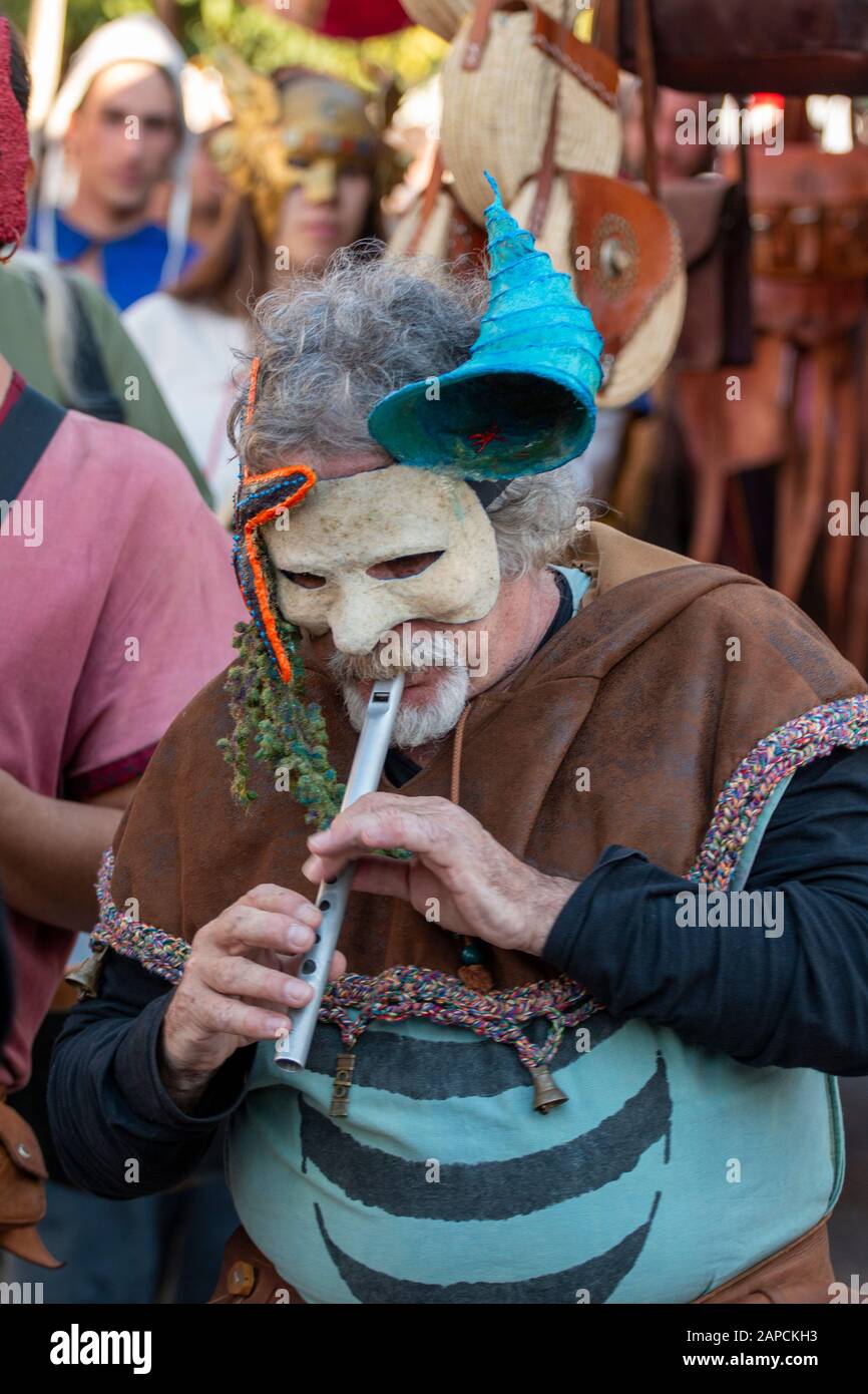 PADERNE, PORTUGAL - January 1st, 2020: Medieval costume characters in ...