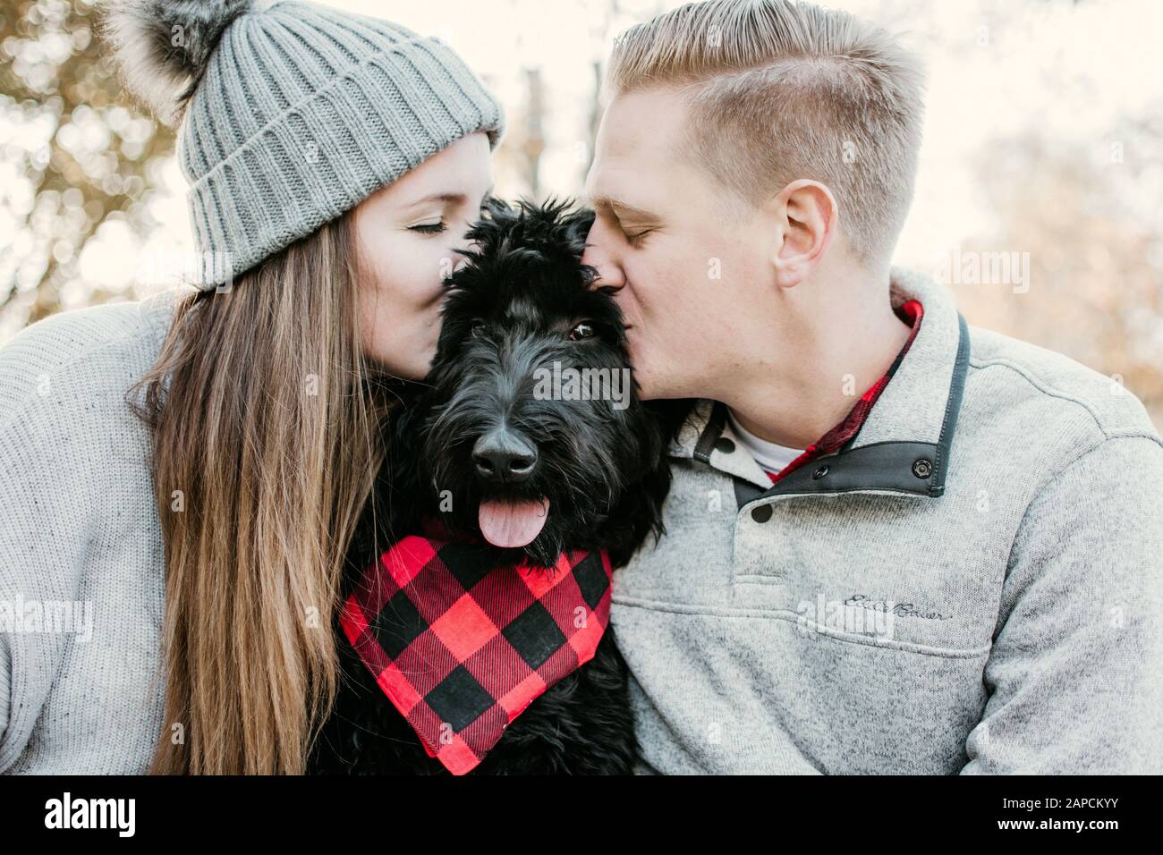 Couple pet kiss hi-res stock photography and images - Alamy