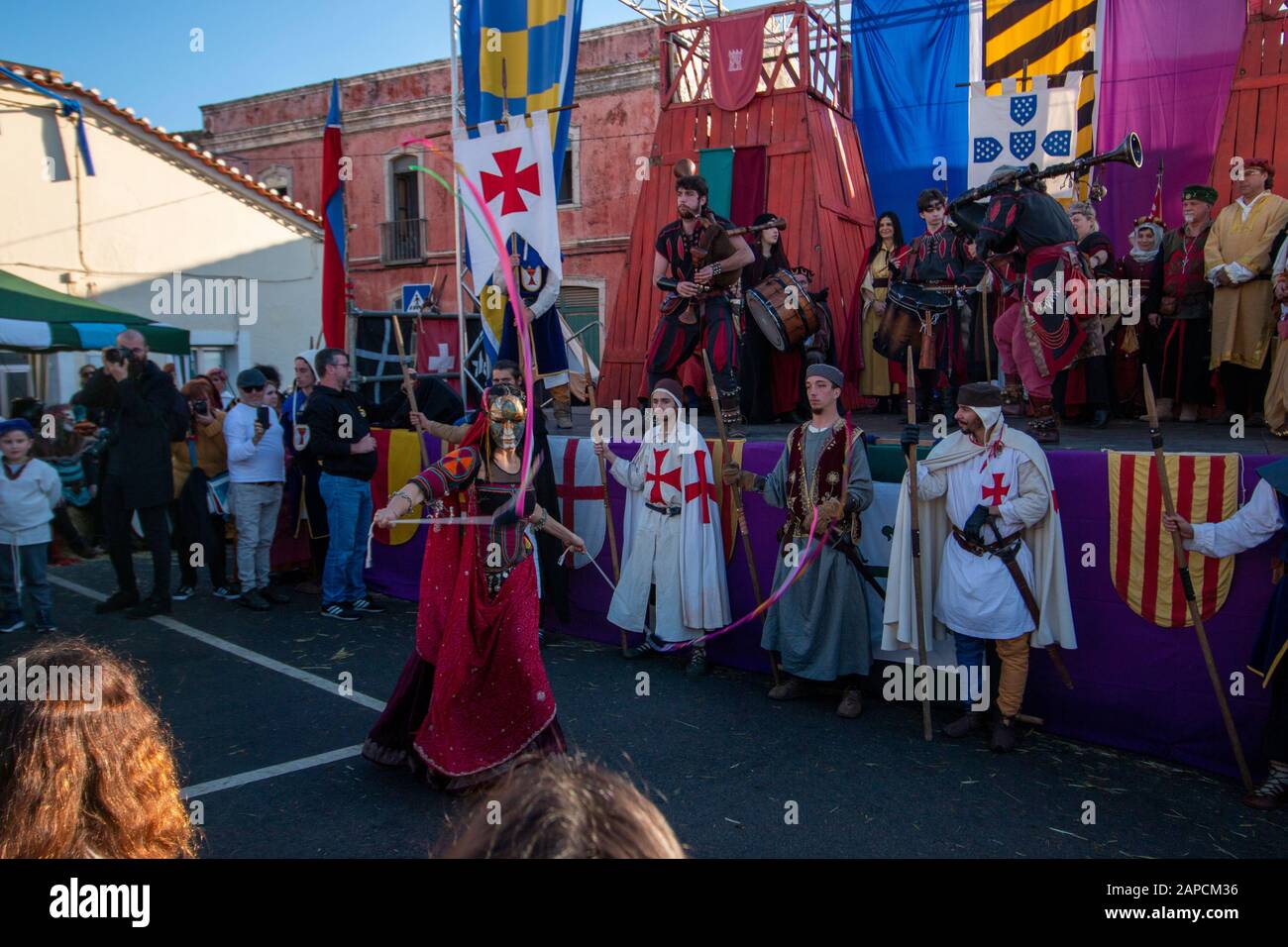 PADERNE, PORTUGAL - January 1st, 2020: Medieval costume characters in ...