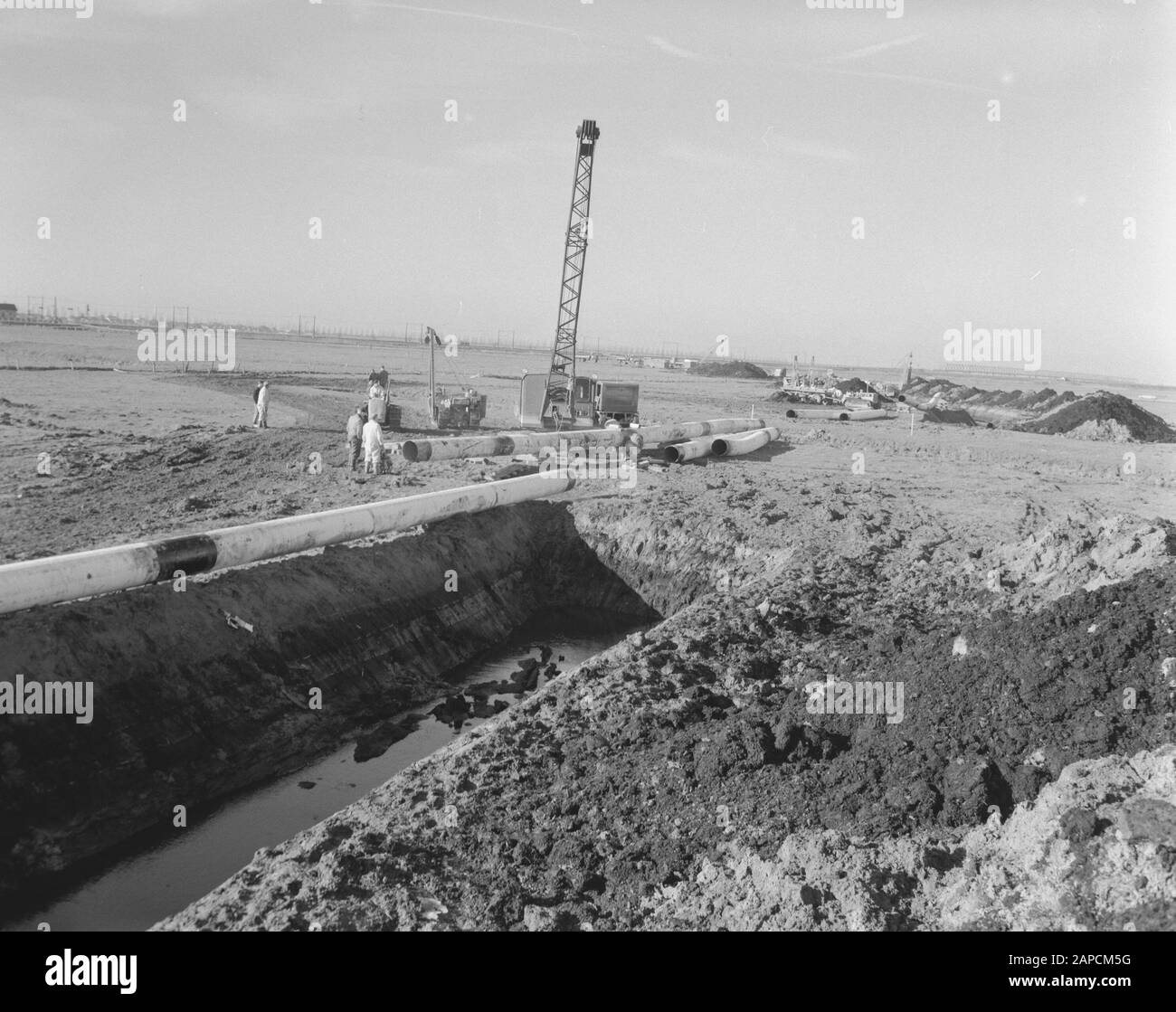 Construction of the Rotterdam Rhine oil pipeline between Moerdijk and ...