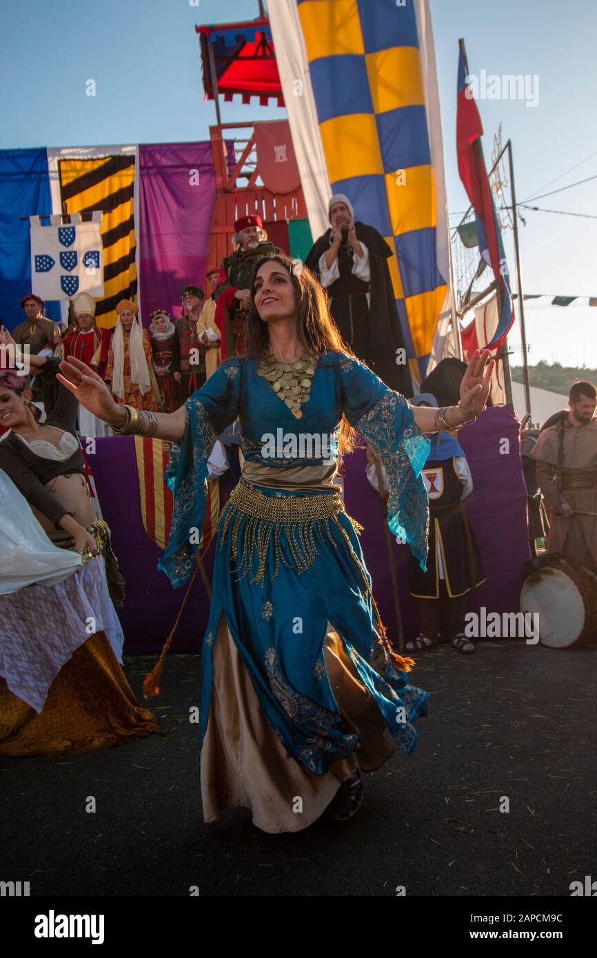 PADERNE, PORTUGAL - January 1st, 2020: Medieval costume characters in ...