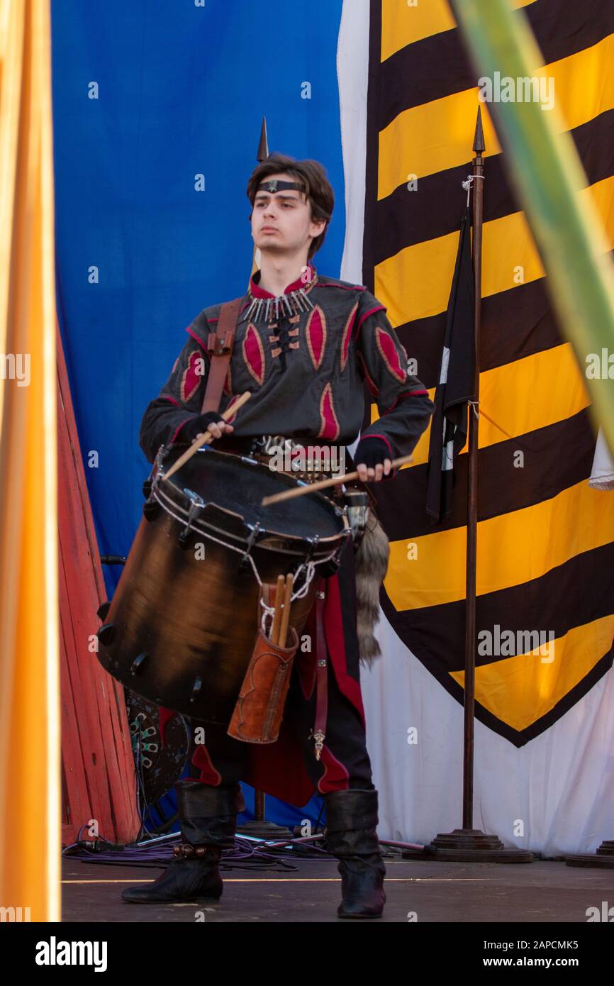 PADERNE, PORTUGAL - January 1st, 2020: Medieval costume characters in ...