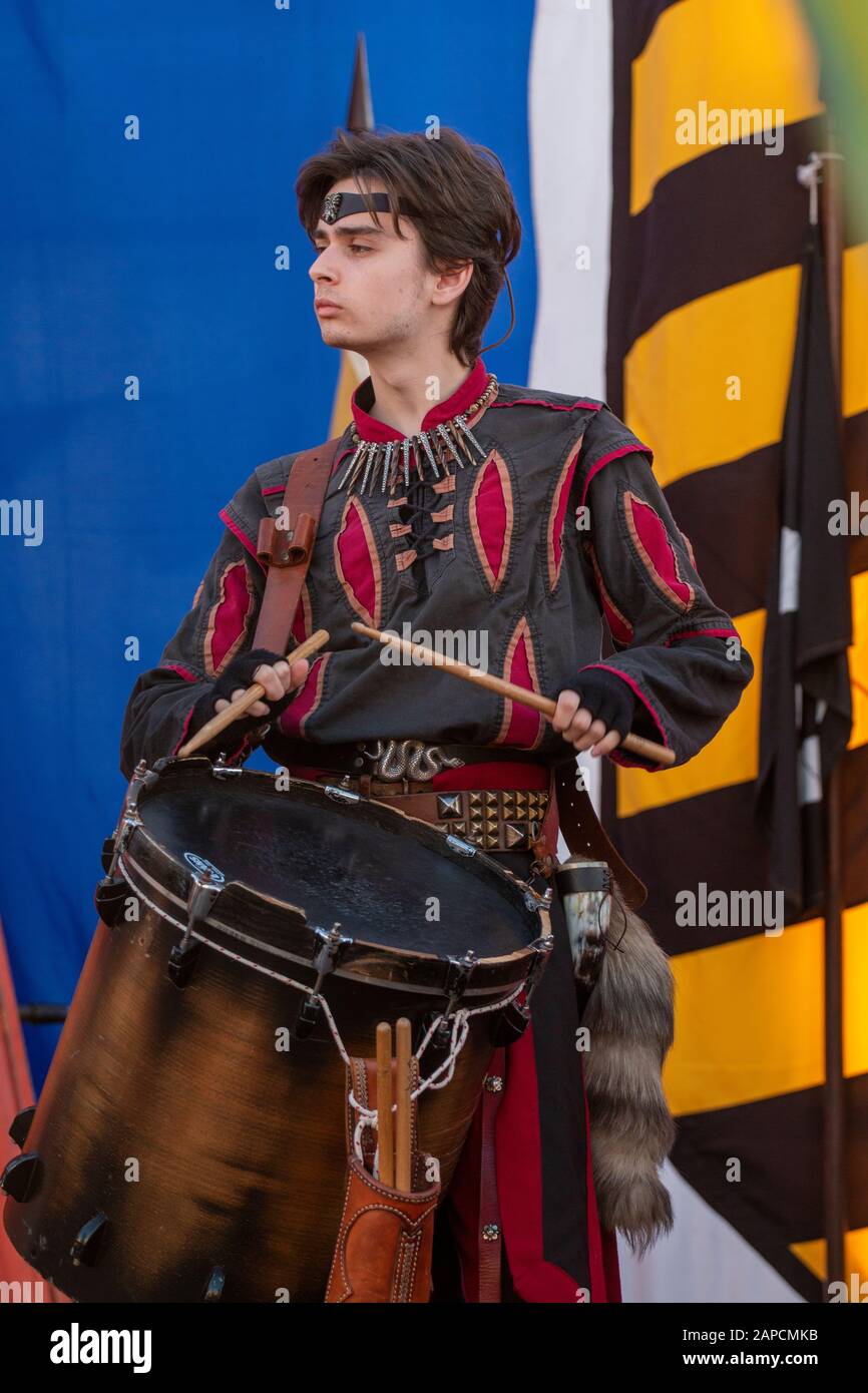 PADERNE, PORTUGAL - January 1st, 2020: Medieval costume characters in ...