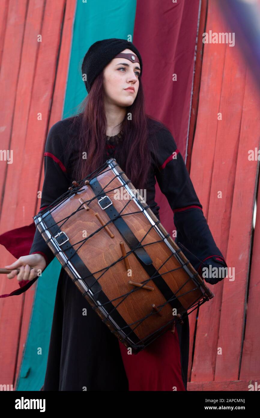 PADERNE, PORTUGAL - January 1st, 2020: Medieval costume characters in ...