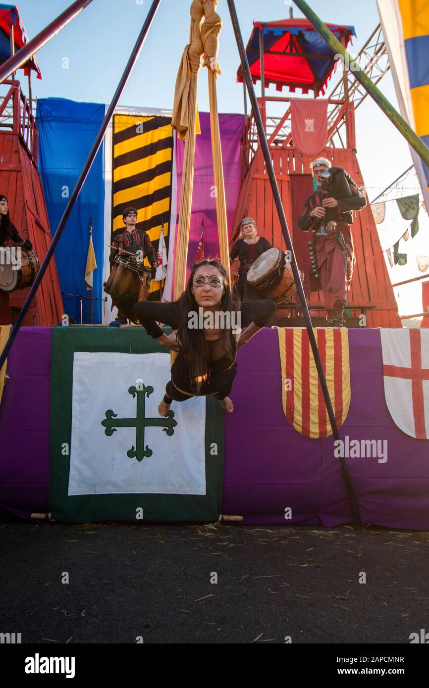 PADERNE, PORTUGAL - January 1st, 2020: Medieval costume characters in ...