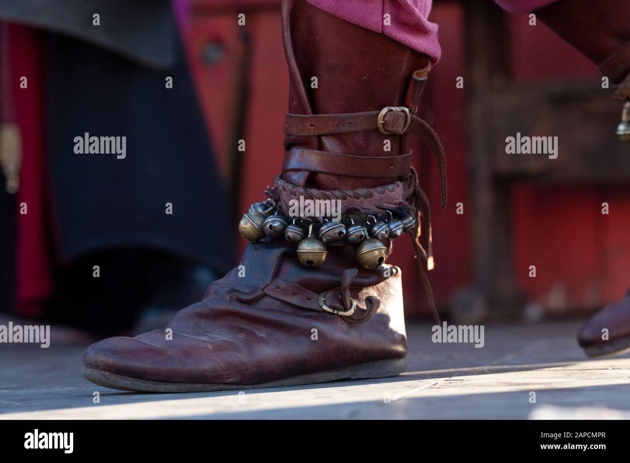 Pointy shoes medieval hi-res stock photography and images - Alamy