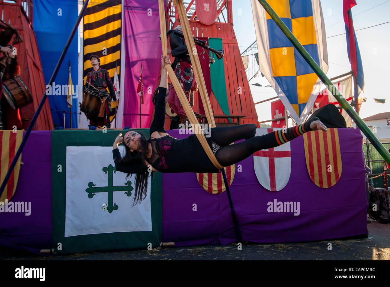 PADERNE, PORTUGAL - January 1st, 2020: Medieval costume characters in ...