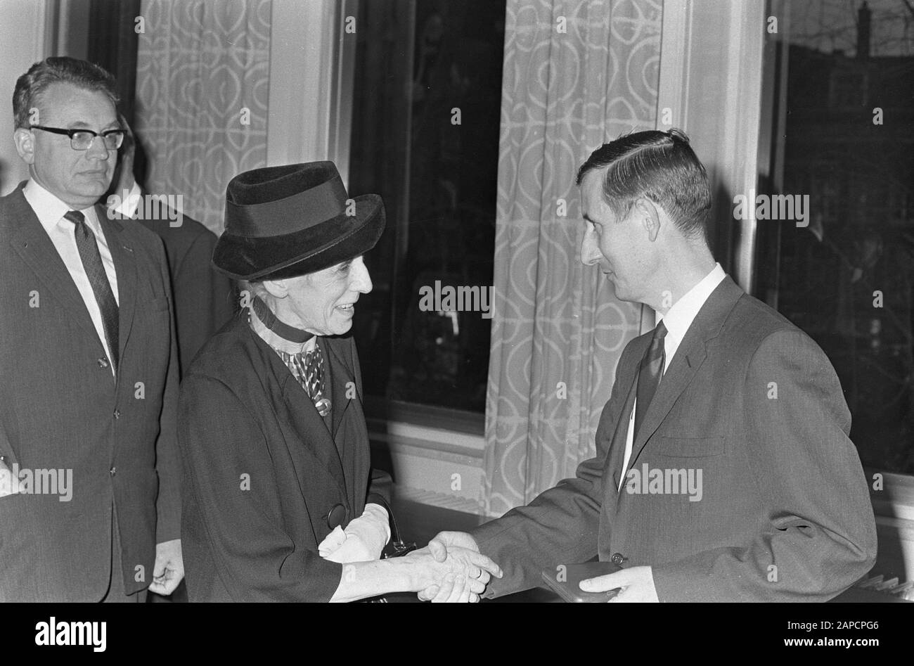 December 18 1966 hi-res stock photography and images - Alamy