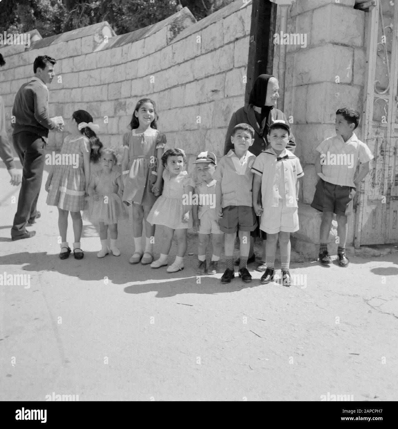Image children in traditional Black and White Stock Photos & Images - Alamy