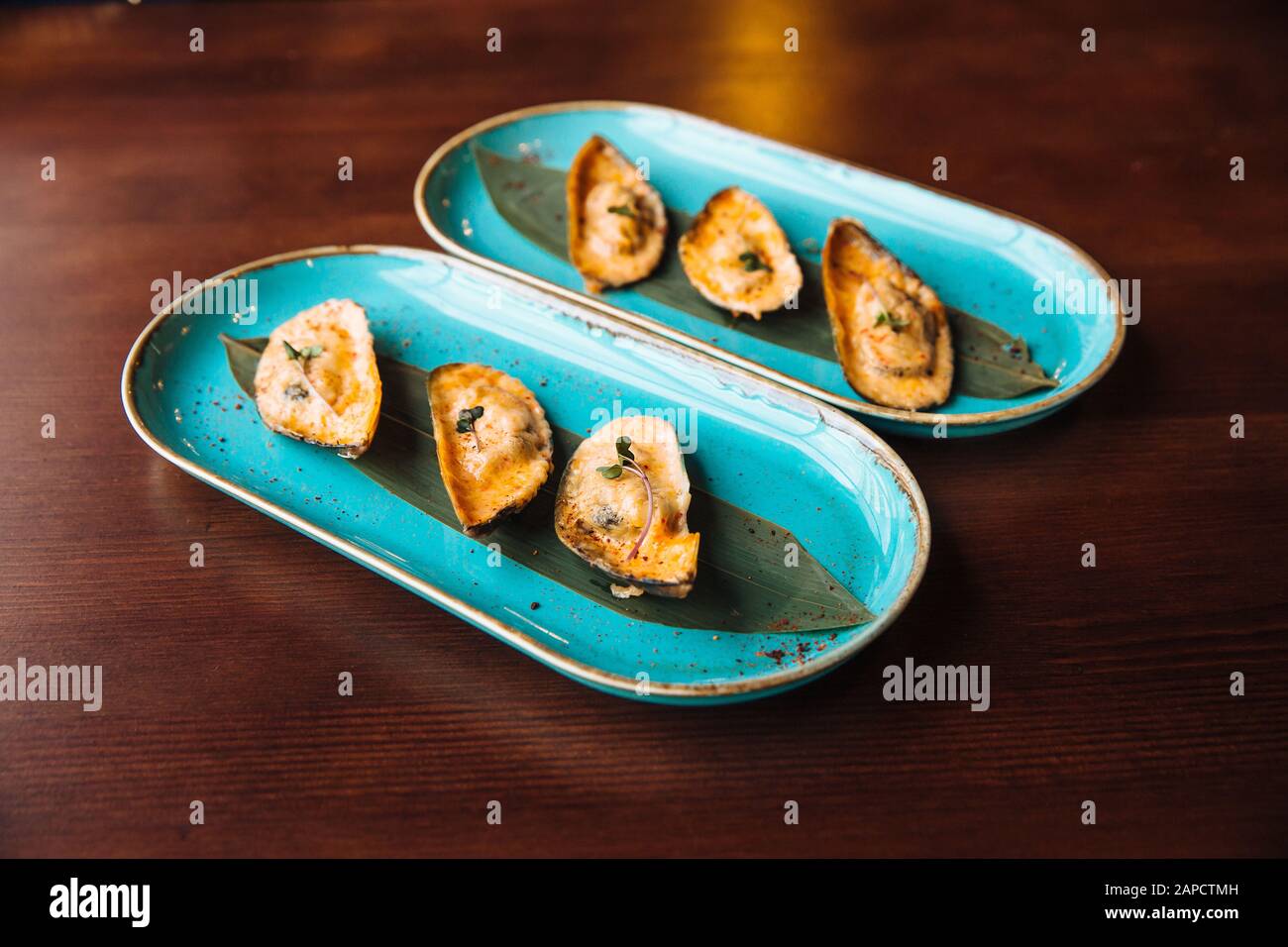 Sweet and mild-tasting mussels in a fragrant cheese sauce with light ...