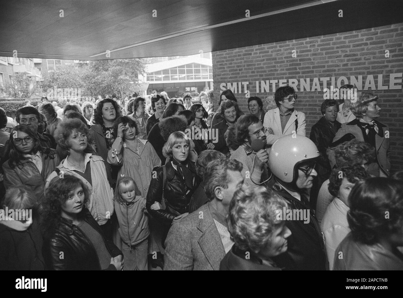 Port strike Rotterdam 1979 Description: Actions of the tug crews; women ...