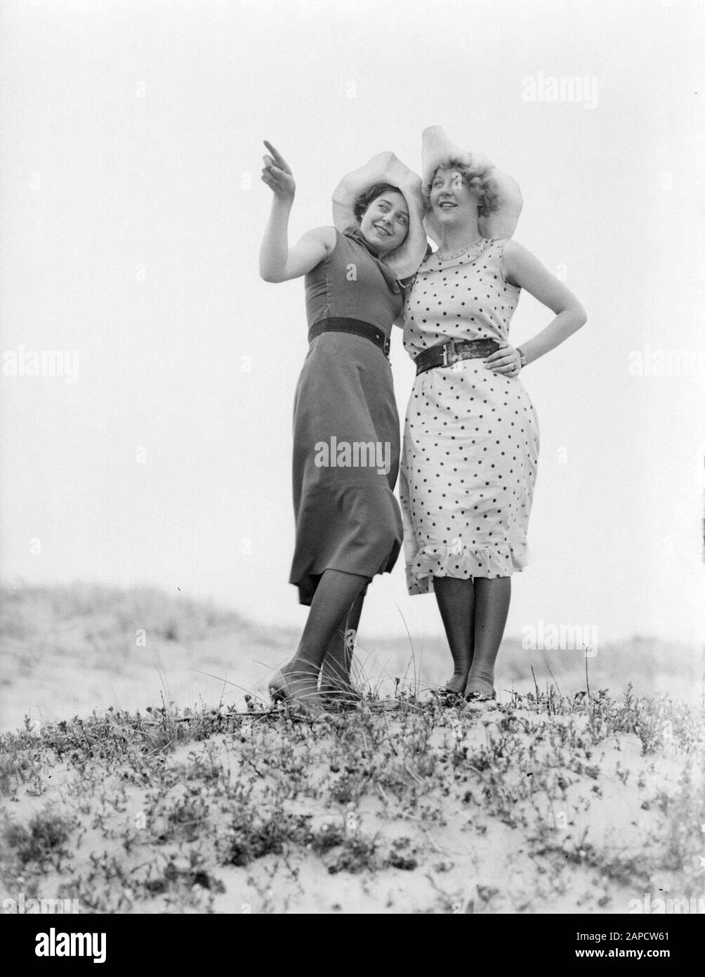 Reportage model Description: Actress and model Cissy van Bennekom (l ...