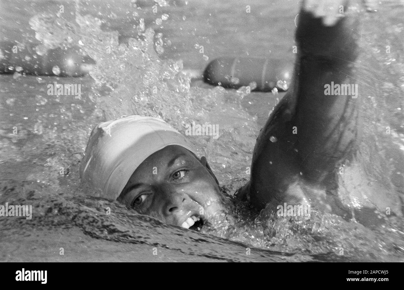 Dutch Swimming Championships 1968 Description: Ada Kok in action ...