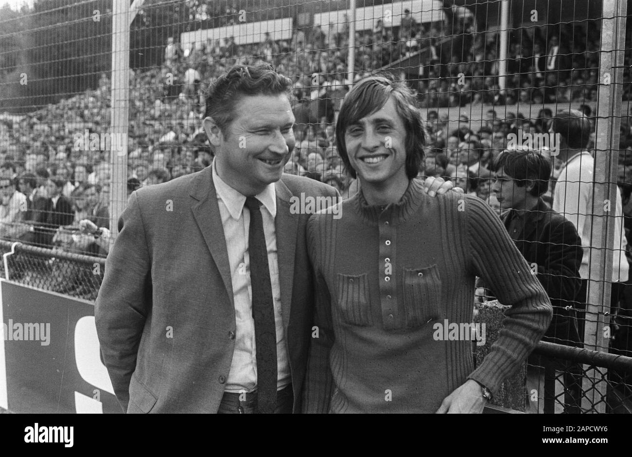 Left right head sport Black and White Stock Photos & Images - Alamy