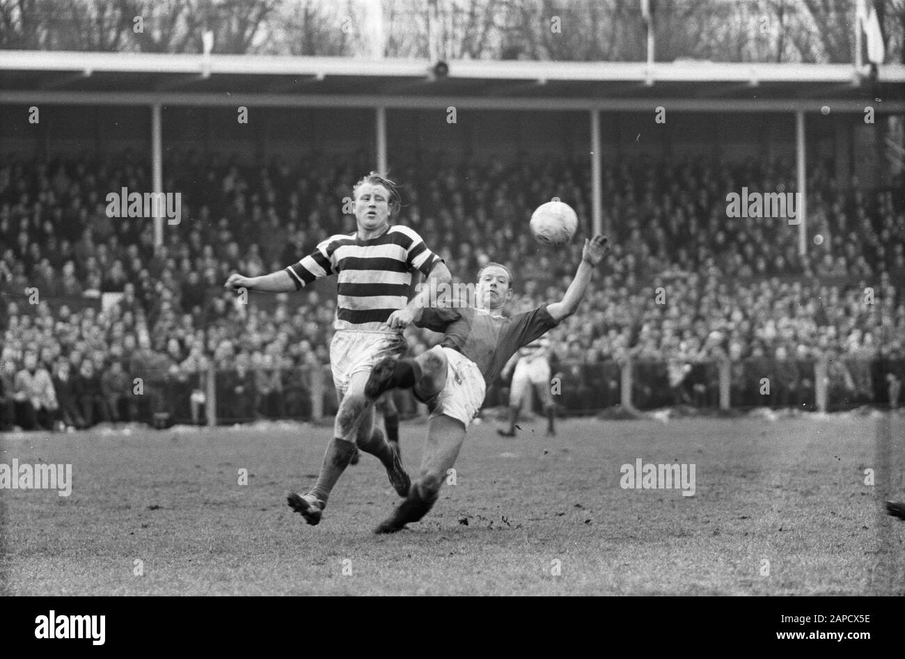 ADO against Blue-White 1-4.Bleyenberg in action Date: February 4, 1962 ...