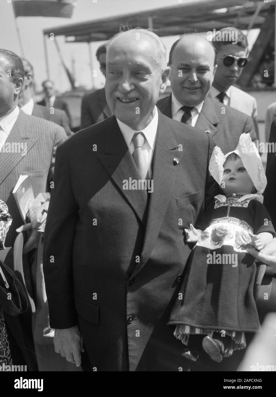 Visit Scharf to Volendam. Scharf receives a Volendam doll Stock Photo ...