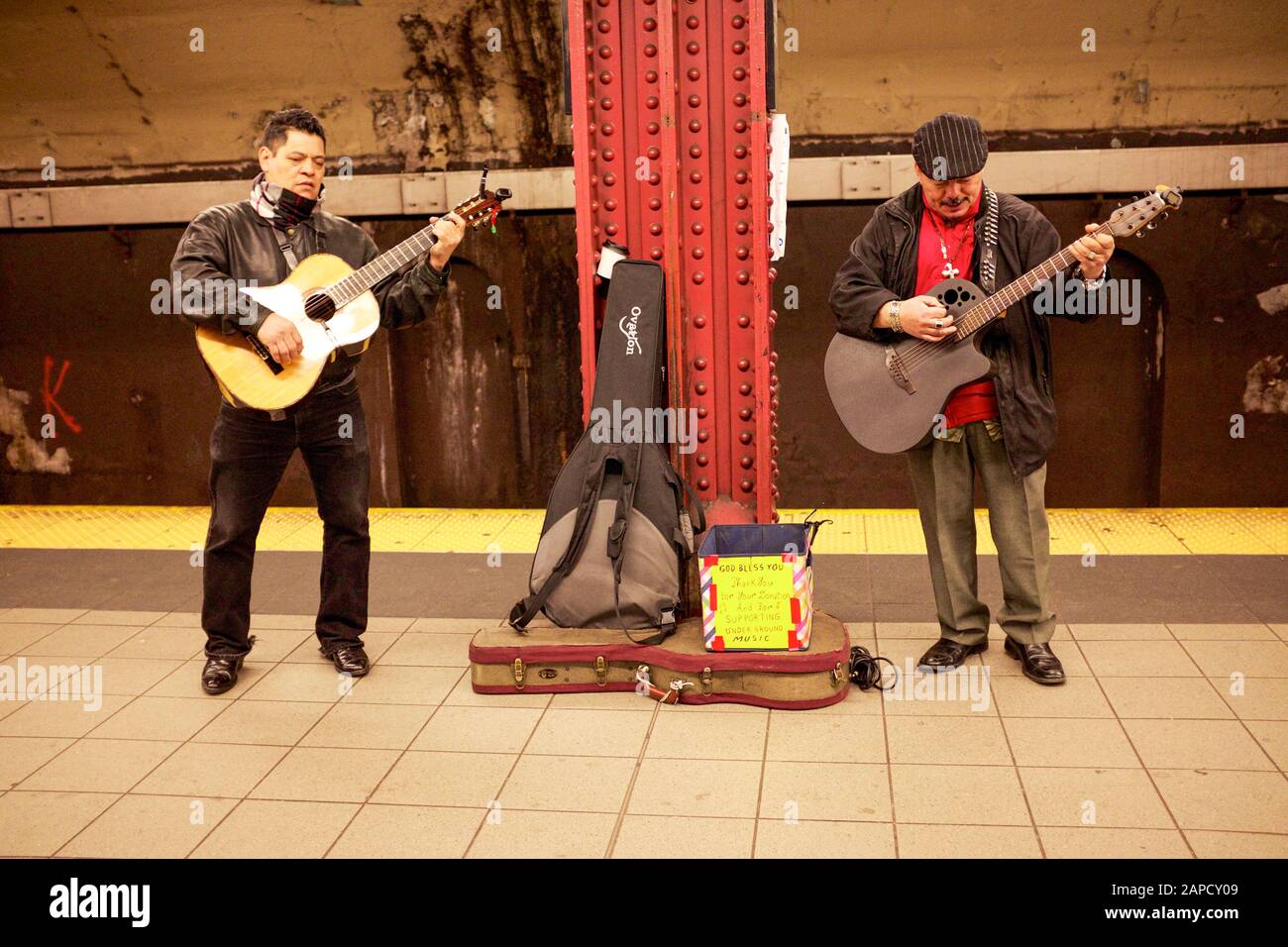 Street musicians. New York City subway Stock Photo - Alamy